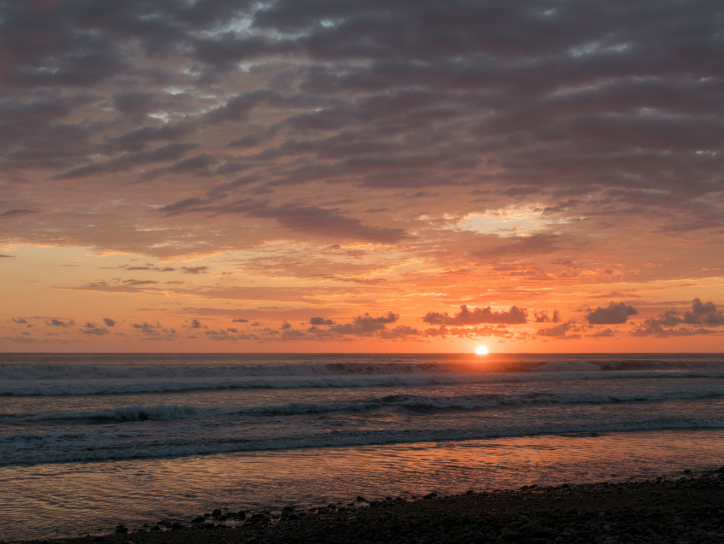 Dominical_Sunset – Wir – dort und hier